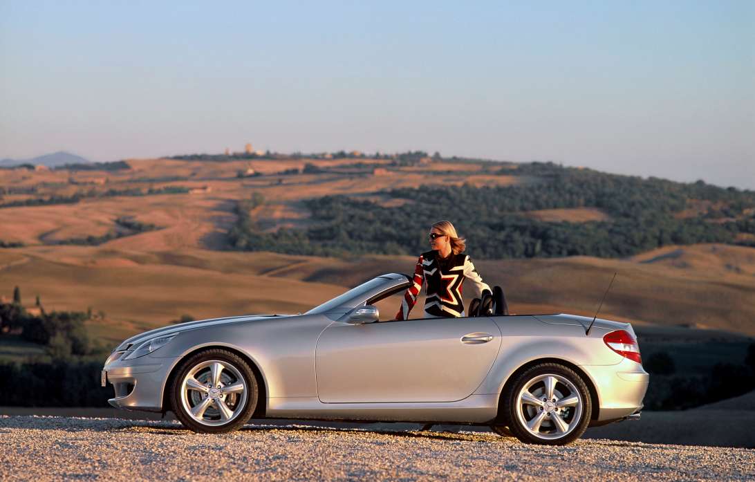 It's official-The new Mercedes-Benz SLK - AutoSpies Auto News