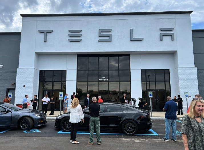 Tesla Gives Connecticut Lawmakers The Middle Finger - Opening Showroom ...